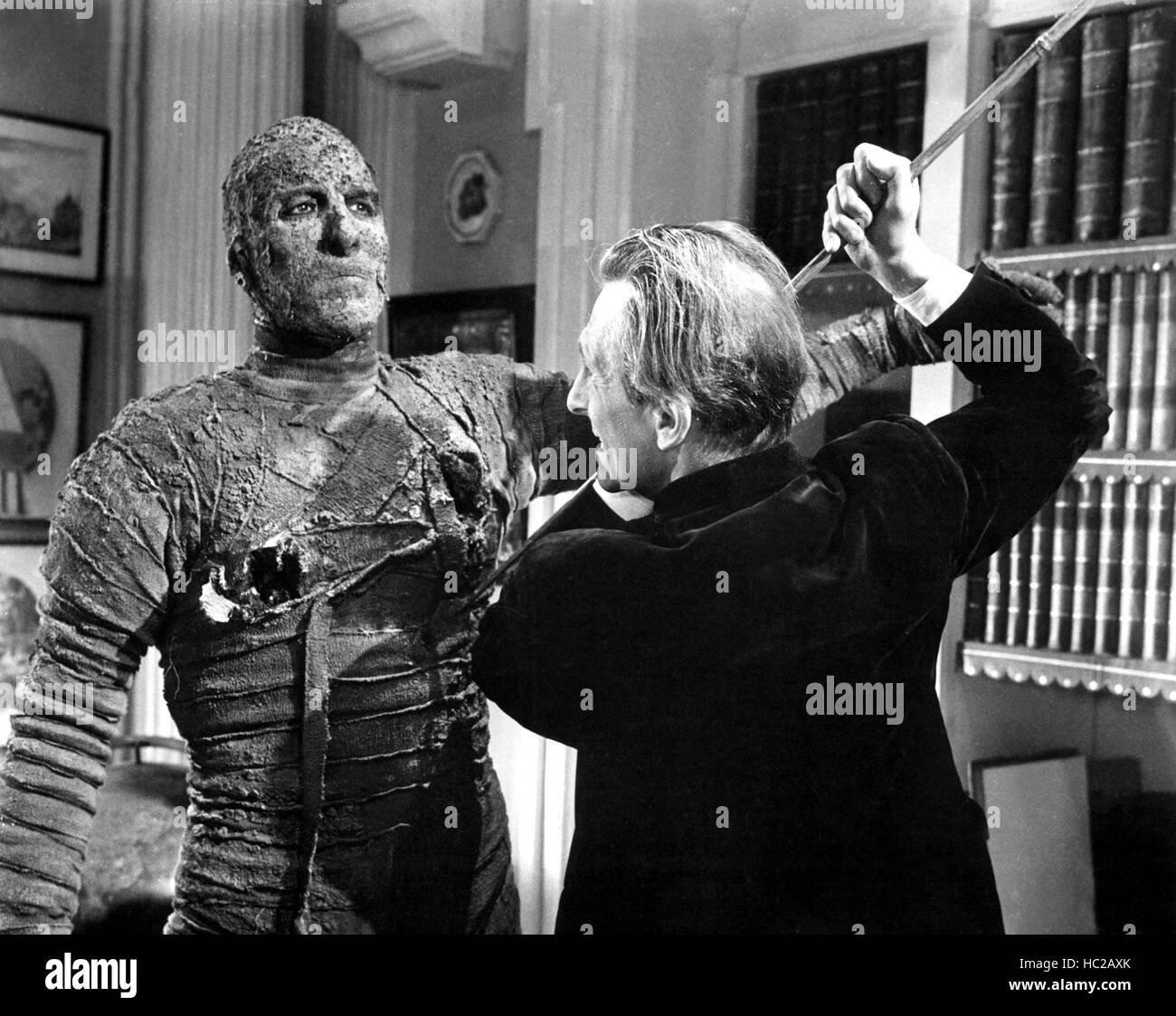 THE MUMMY, Christopher Lee, Peter Cushing, 1959 Stock Photo - Alamy