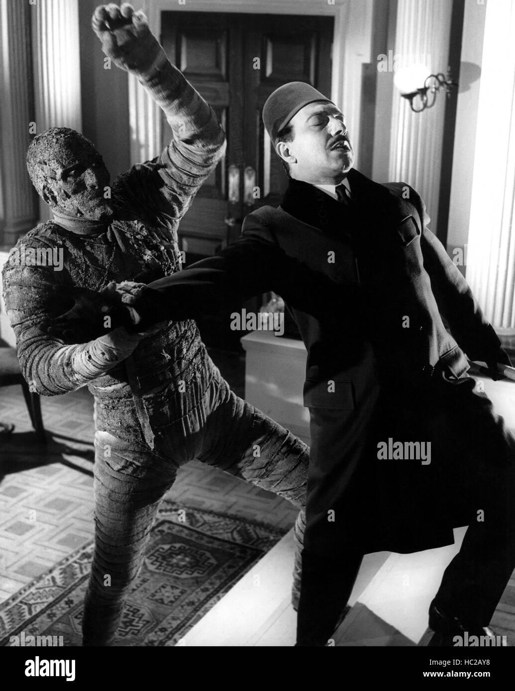 THE MUMMY, Christopher Lee, George Pastell, 1959 Stock Photo - Alamy
