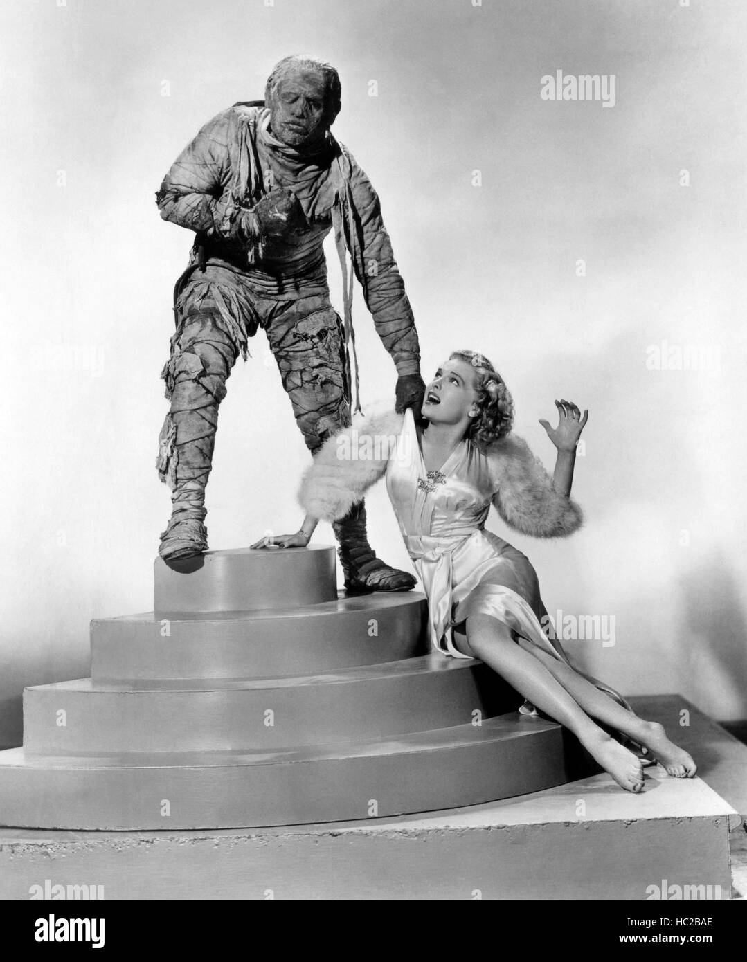 THE MUMMY'S TOMB, l-r: Lon Chaney Jr., Elyse Knox, 1942 Stock Photo - Alamy