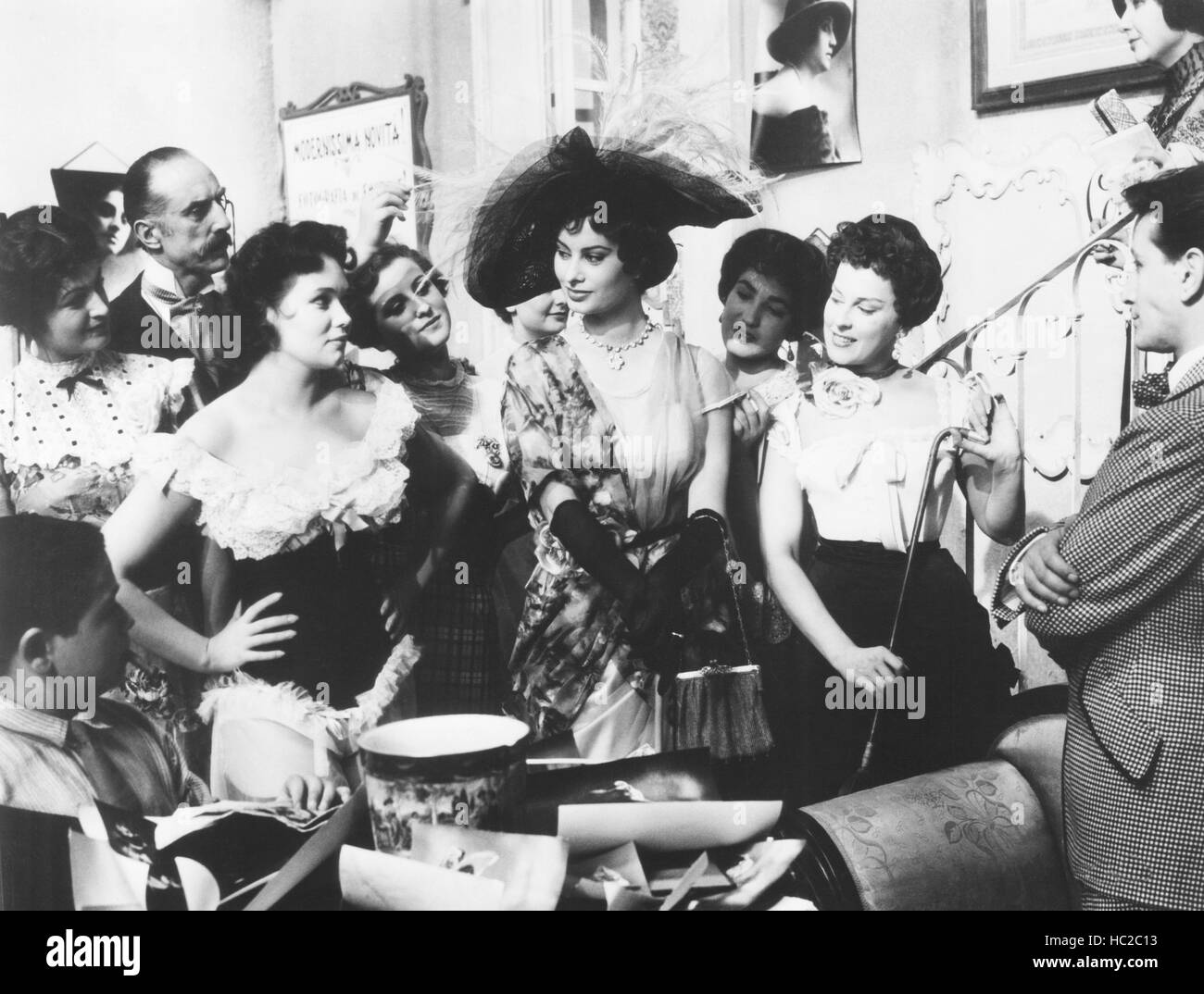 NEAPOLITAN CAROUSEL, (aka CAROSELLO NAPOLETANO), Sophia Loren (hat ...