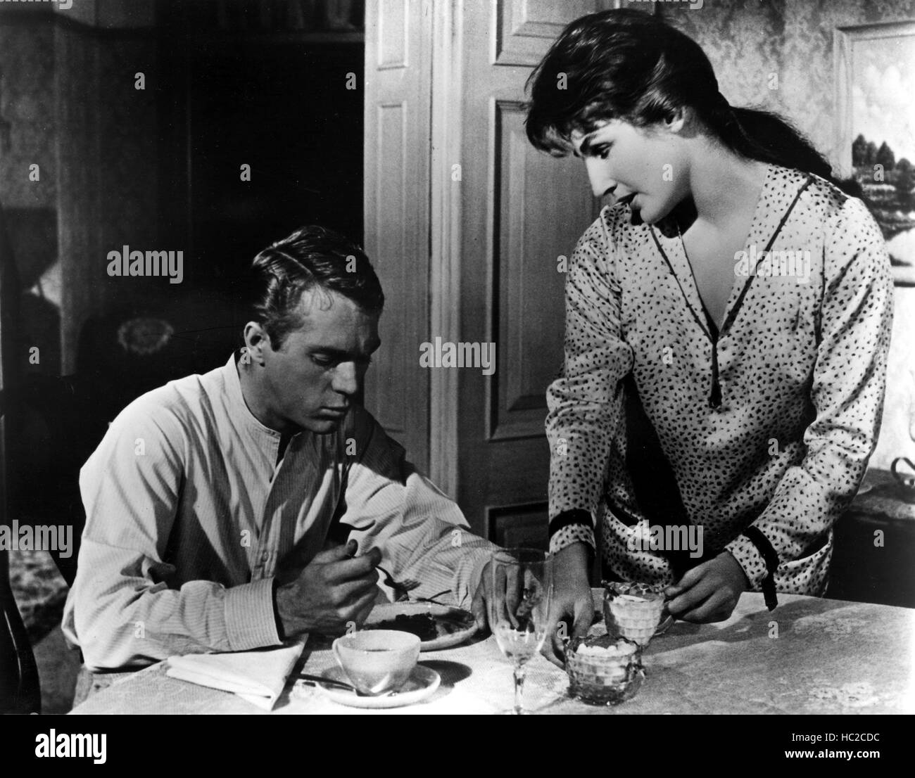 NEVER LOVE A STRANGER, Steve McQueen, Lita Milan, 1958 Stock Photo - Alamy
