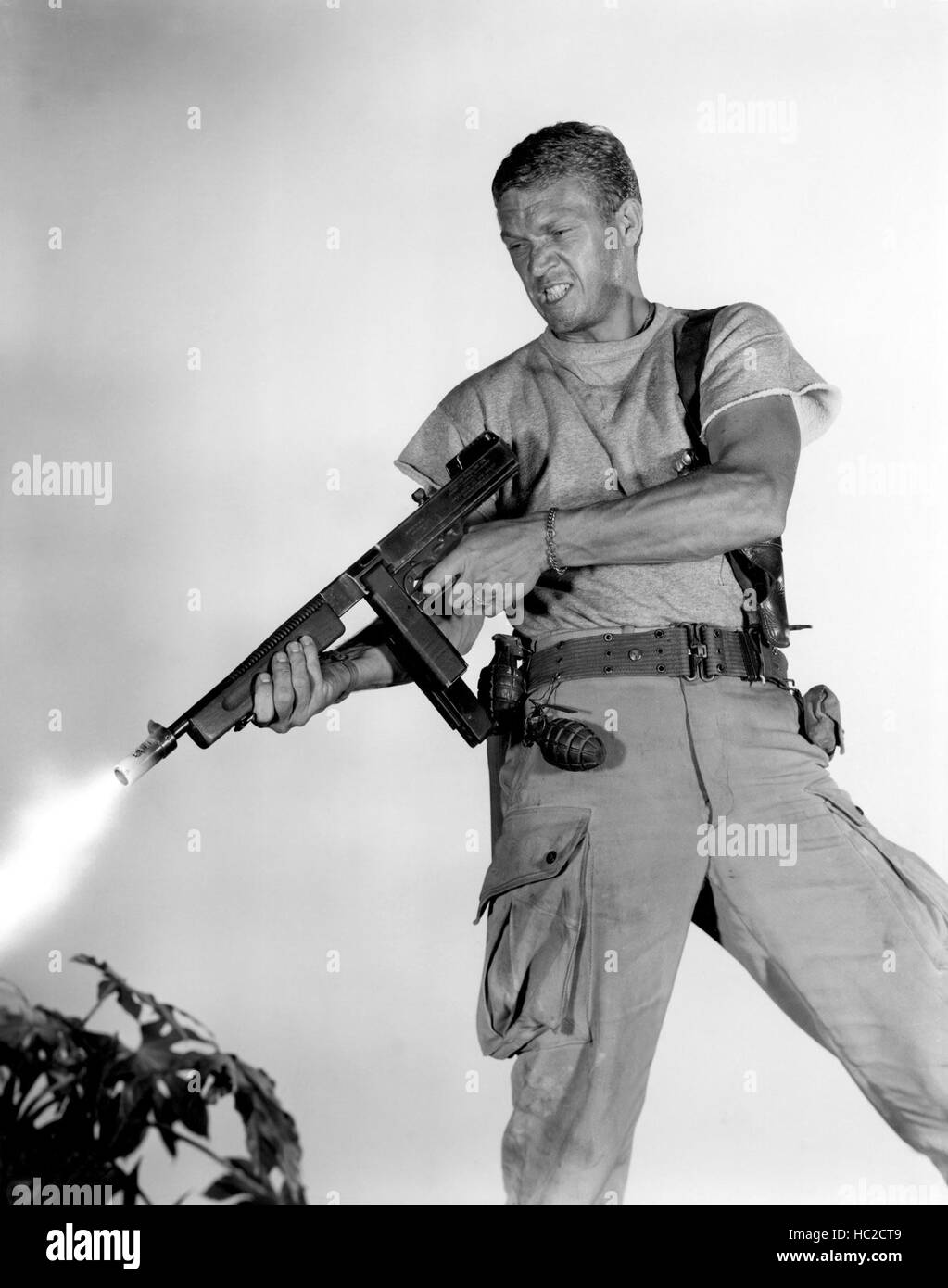 NEVER SO FEW, Steve McQueen, 1959, machine gun Stock Photo - Alamy