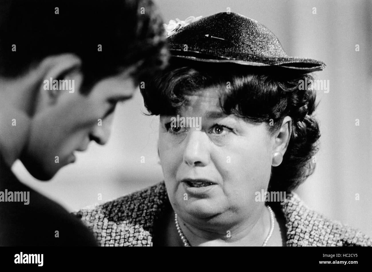 NEXT STOP, GREENWICH VILLAGE, from left, Lenny Baker, Shelley Winters ...