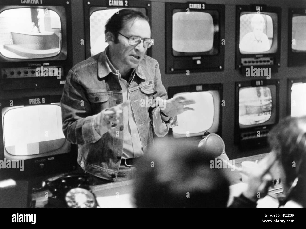NETWORK, Sidney Lumet directing scene, on set, 1976 Stock Photo - Alamy