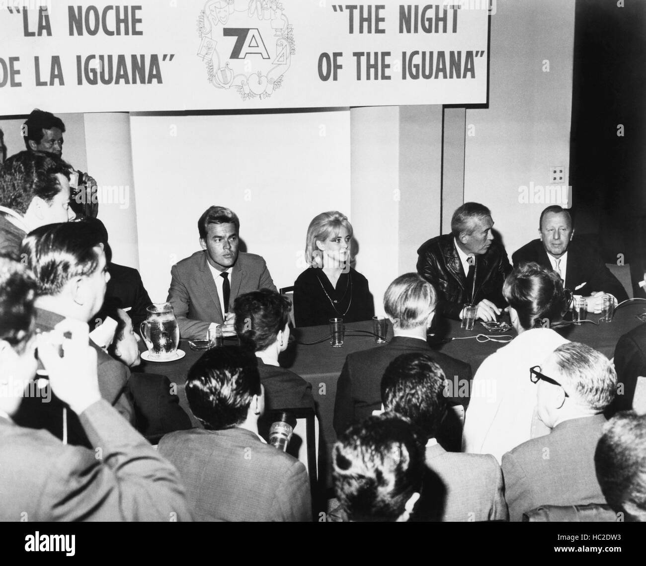 THE NIGHT OF THE IGUANA, from left: Skip Ward, Sue Lyon, director John ...