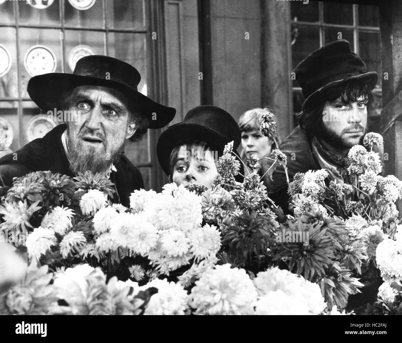OLIVER!, from left: Ron Moody, Jack Wild, Shani Wallis, Oliver Reed ...