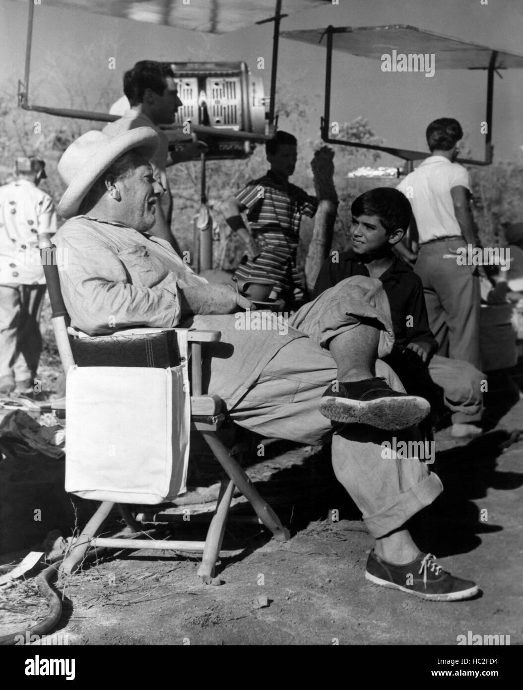 THE OLD MAN AND THE SEA, Spencer Tracy, Felipe Pazos on set, 1958 Stock ...
