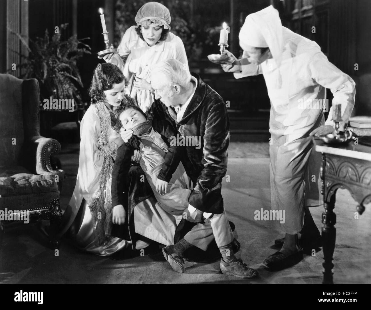 OLIVER TWIST, front from left: Barbara Kent, Dickie Moore, Alec B ...