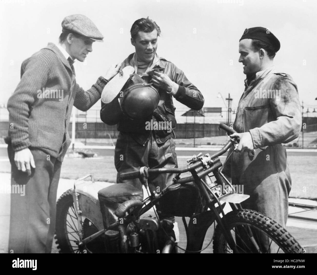 ONCE A JOLLY SWAGMAN, (aka Bill Owen, Dirk Bogarde, Cyril Cusack, 1949 ...
