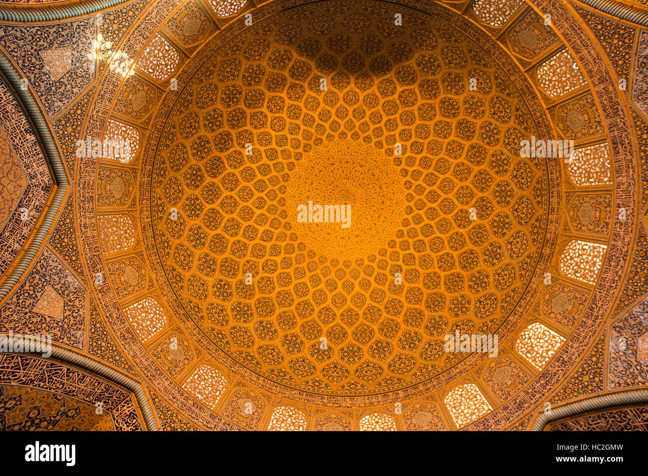 Lotfollah Mosque dome, Isfahan Stock Photo - Alamy