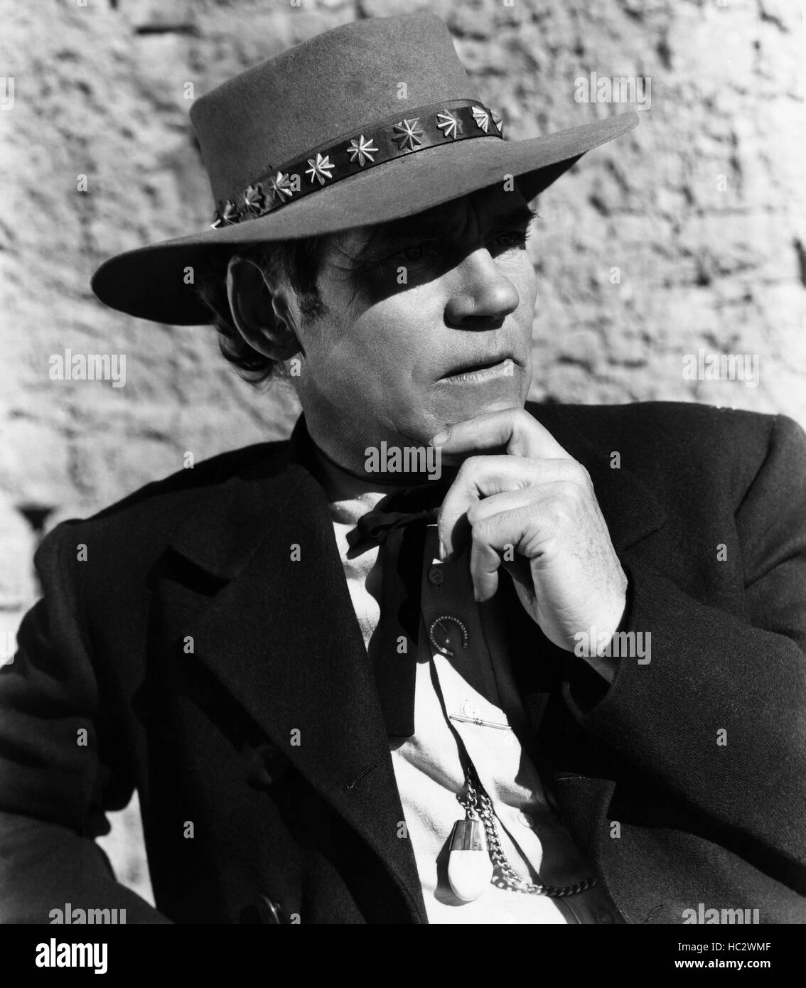 THE OUTLAW, Walter Huston, 1943 Stock Photo - Alamy
