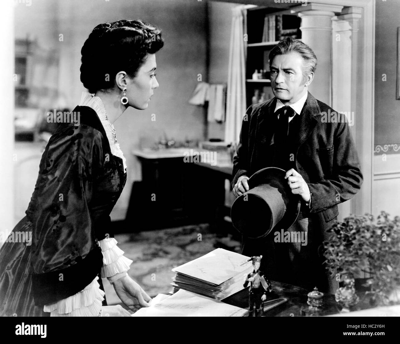 PHANTOM OF THE OPERA, from left, Renee Carson, Claude Rains, 1943 Stock ...