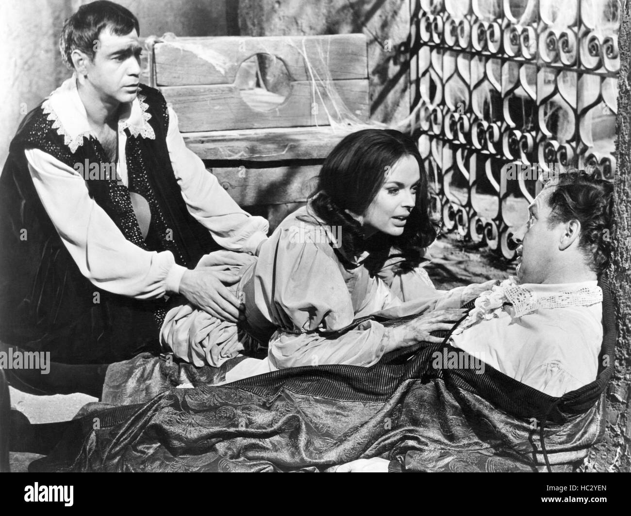 THE PIT AND THE PENDULUM, from left: Antony Carbone, Barbara Steele ...