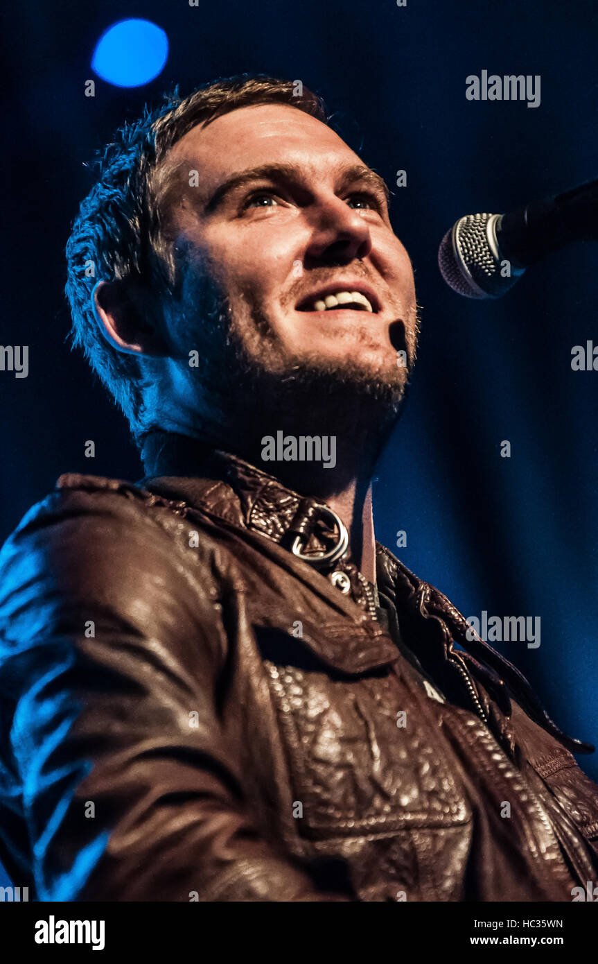 Brian Fallon of The Gaslight Anthem performing with The Crowes at The ...