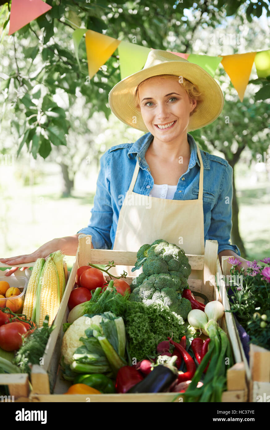 Woman plant vegetables hi-res stock photography and images - Alamy