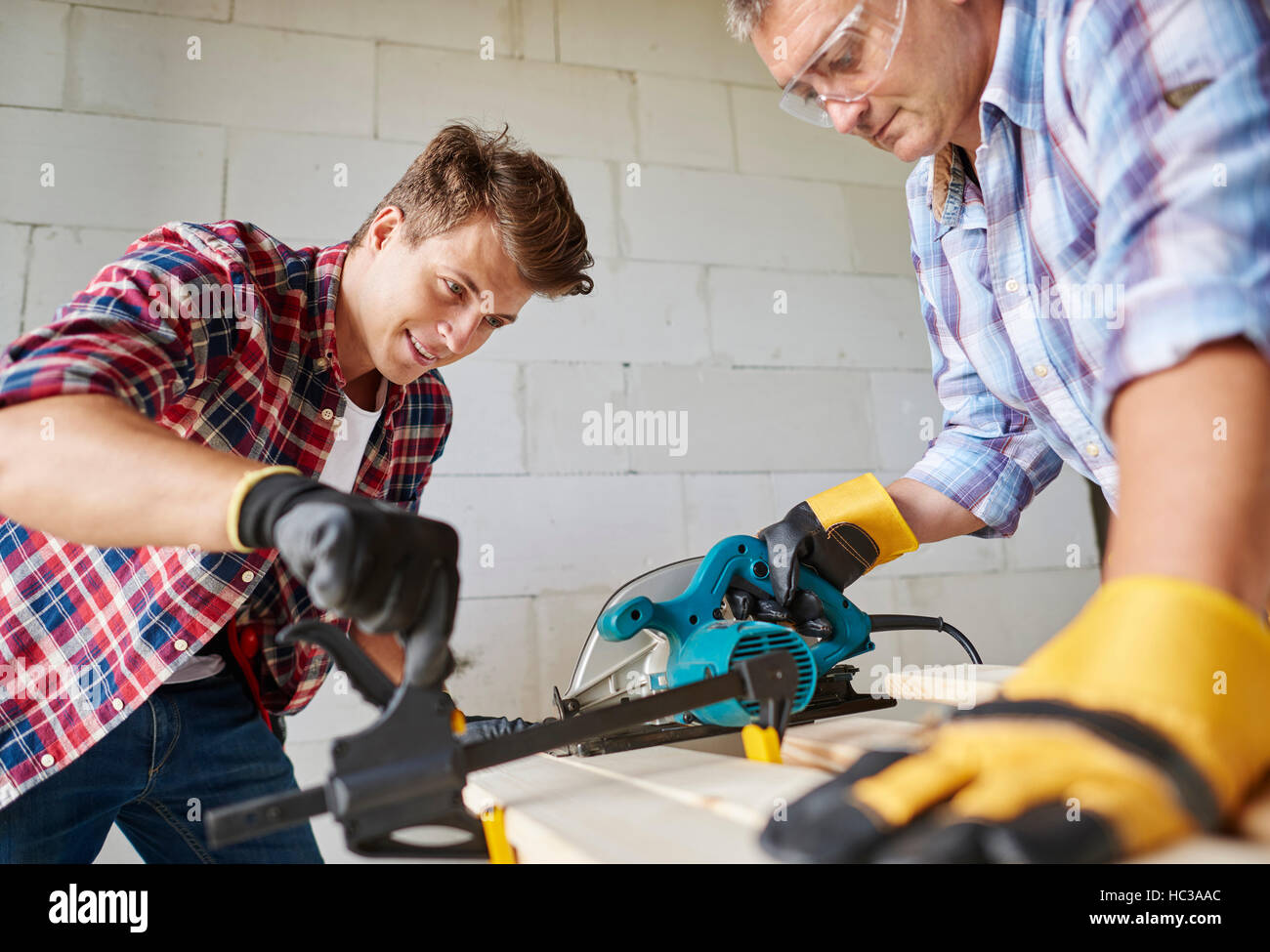 Two Men Sawing Wood High Resolution Stock Photography and Images - Alamy