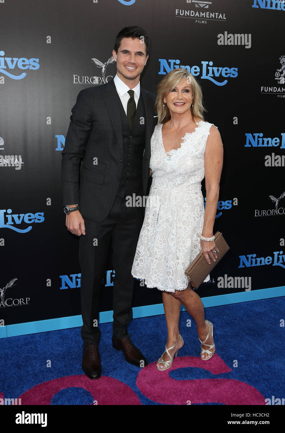 Premiere Of EuropaCorp's "Nine Lives" Featuring: Robbie Amell, Jennifer ...