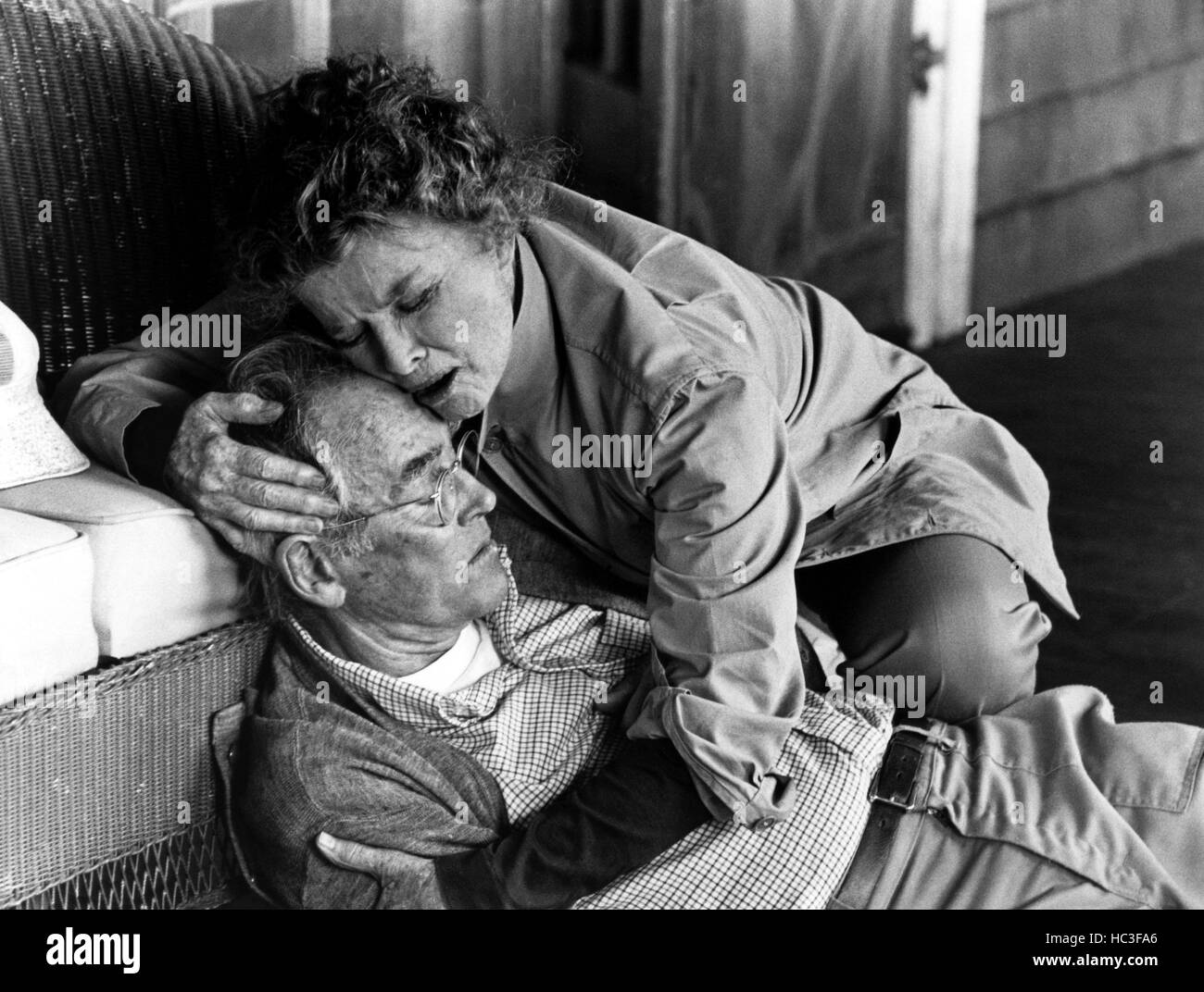 ON GOLDEN POND, from left: Henry Fonda, Katharine Hepburn, 1981 ...