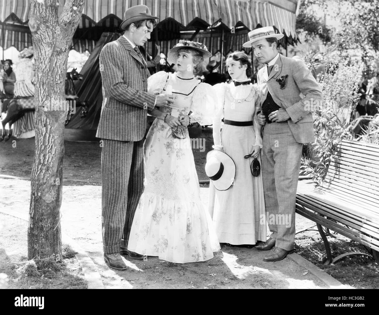 ONE SUNDAY AFTERNOON, from left, Gary Cooper, Fay Wray, Frances Fuller ...