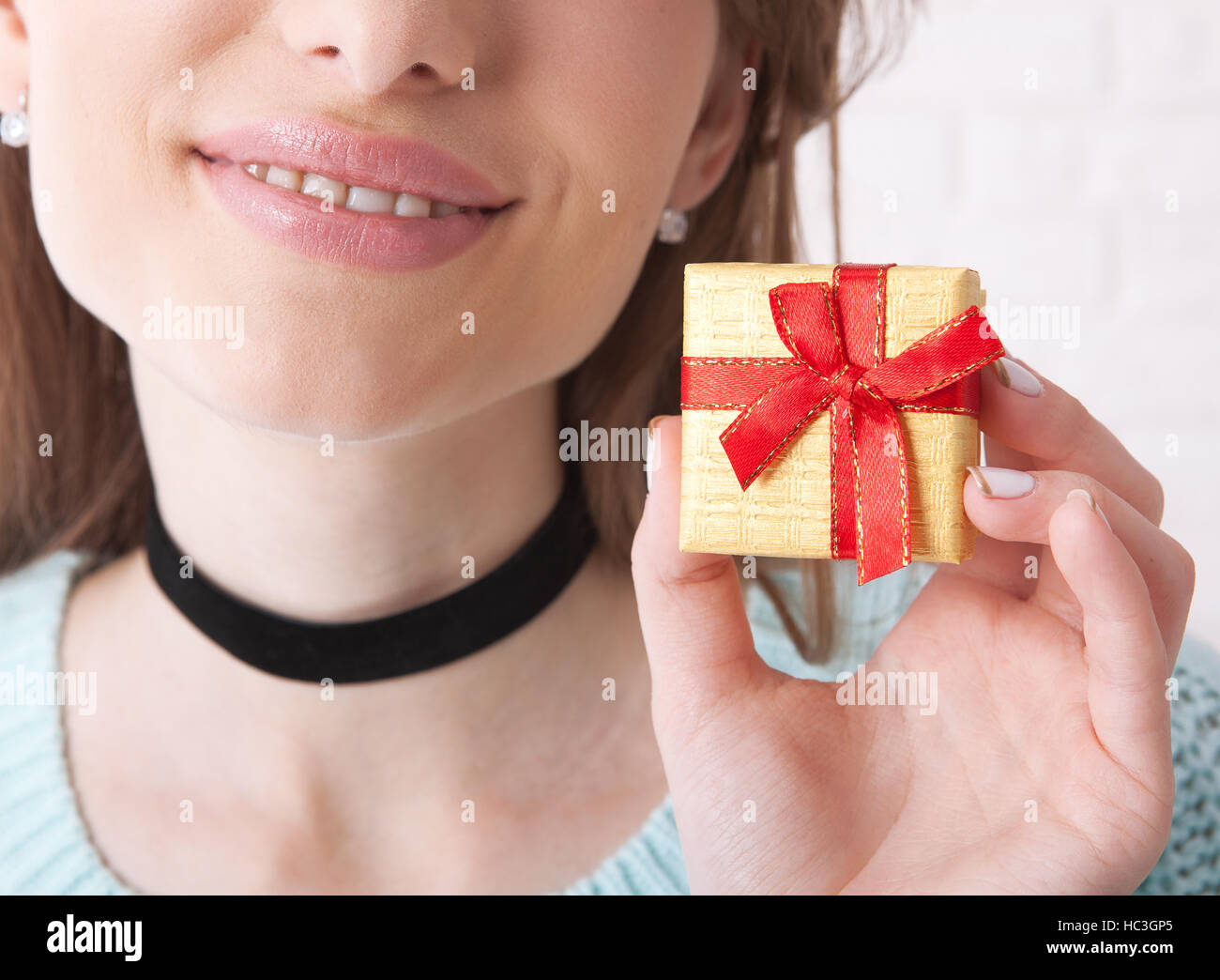 Small people present hi-res stock photography and images - Alamy