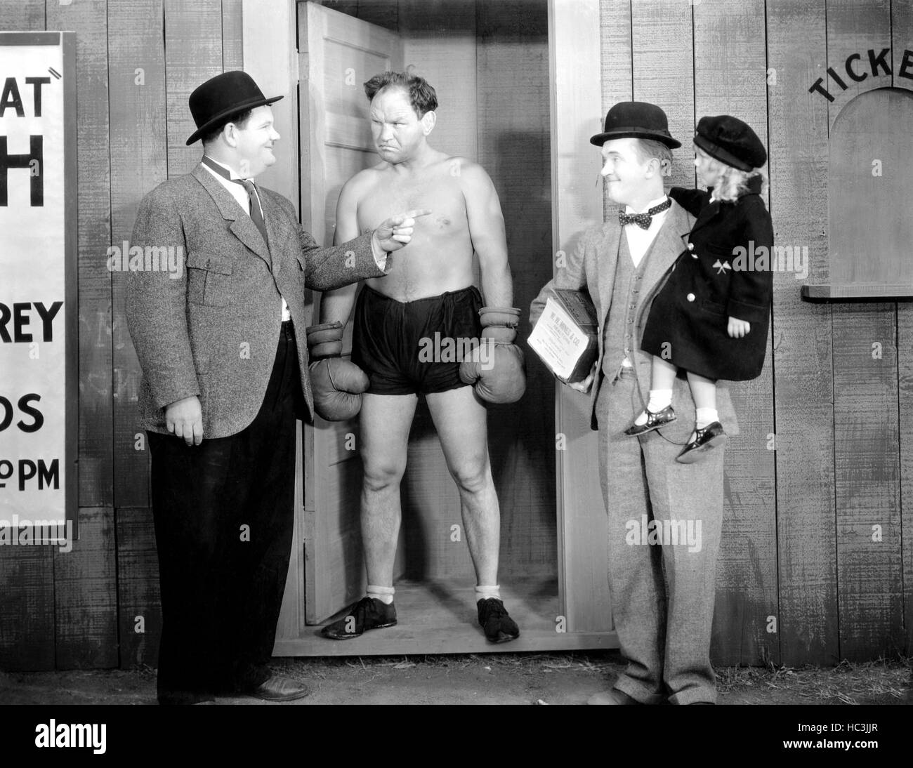 PACK UP YOUR TROUBLES, from left: Oliver Hardy, Richard Cramer, Stan ...