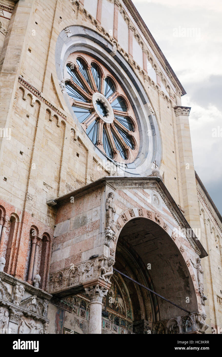 San zeno maggiore verona door hi-res stock photography and images - Alamy