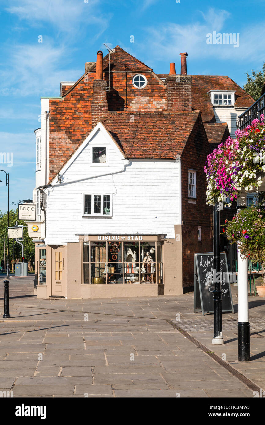 Two story narrow building hi-res stock photography and images - Alamy