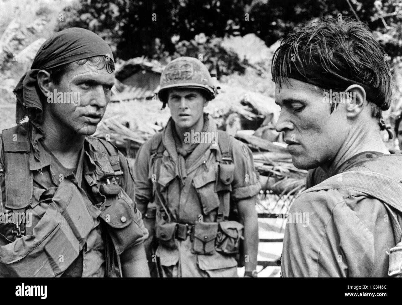 PLATOON, Tom Berenger, Johnny Depp, Mark Moses, Willem Dafoe, 1986. (c ...