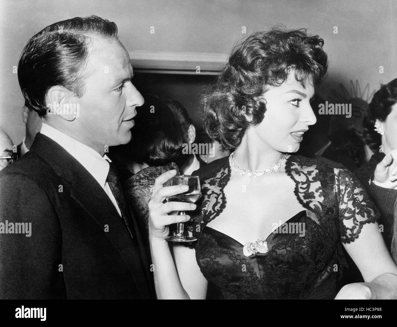 THE PRIDE AND THE PASSION, Frank Sinatra, Sophia Loren, 1957 Stock ...