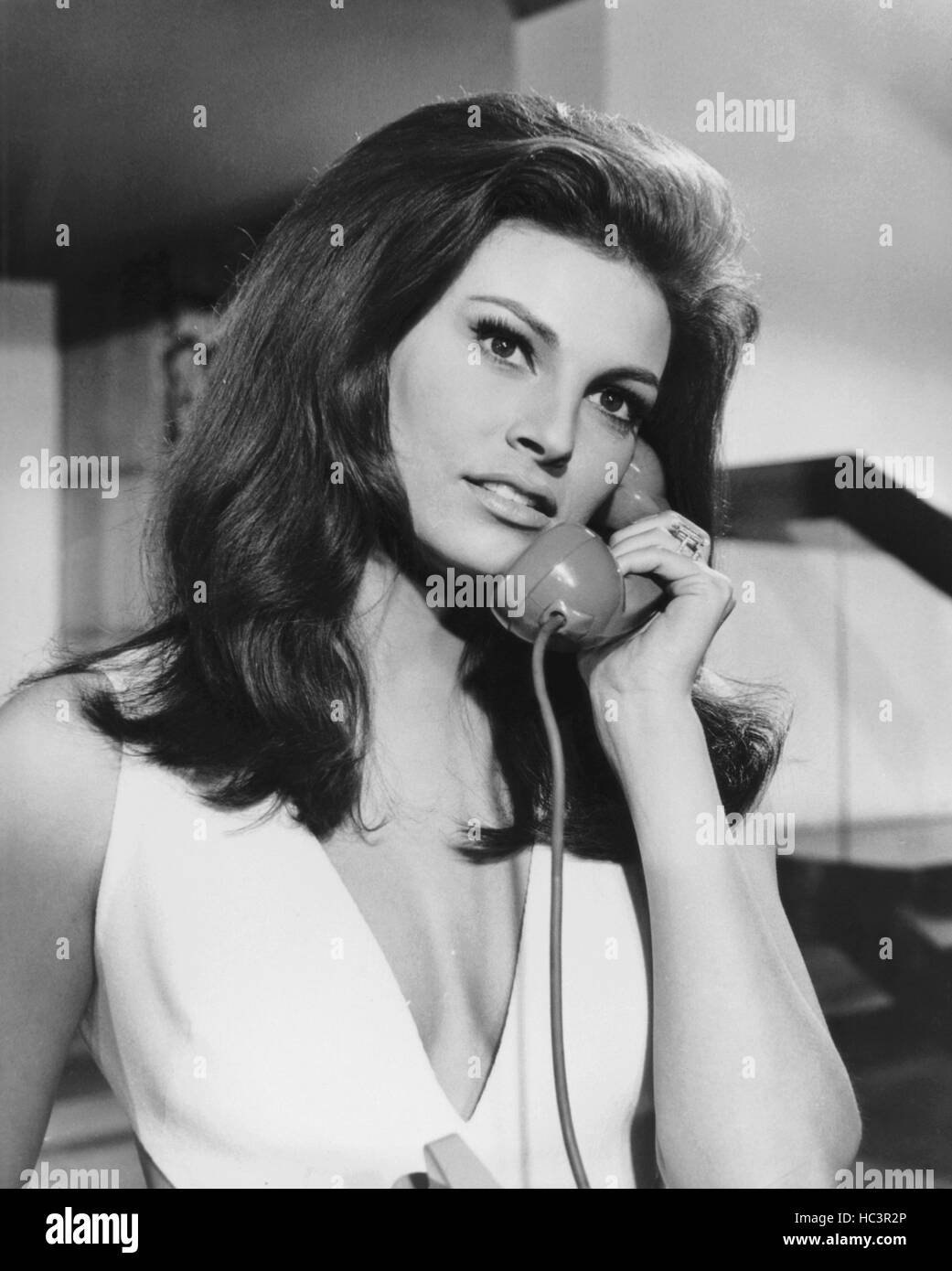 THE QUEENS, (aka LE FATE), Raquel Welch, 1966 Stock Photo - Alamy