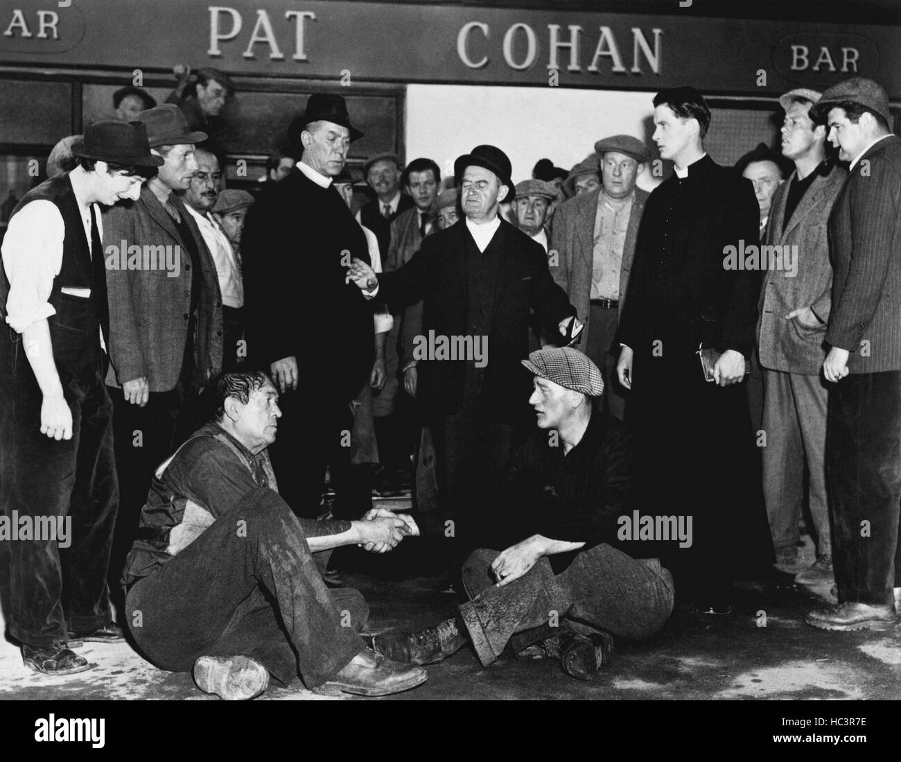 THE QUIET MAN, Victor McLaglen, John Wayne, (on ground), Ward Bond ...
