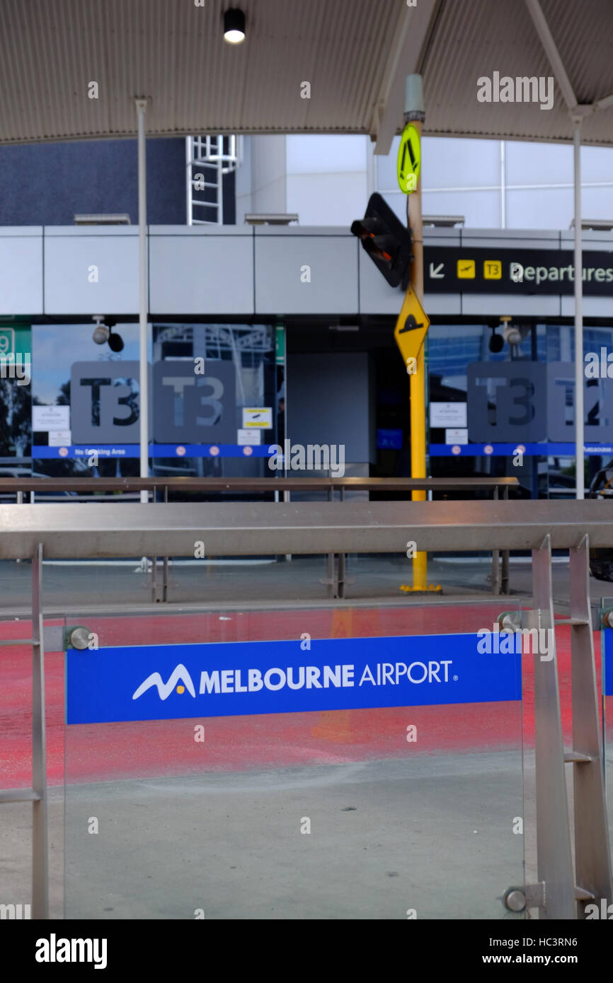 Melbourne airport hi-res stock photography and images - Alamy
