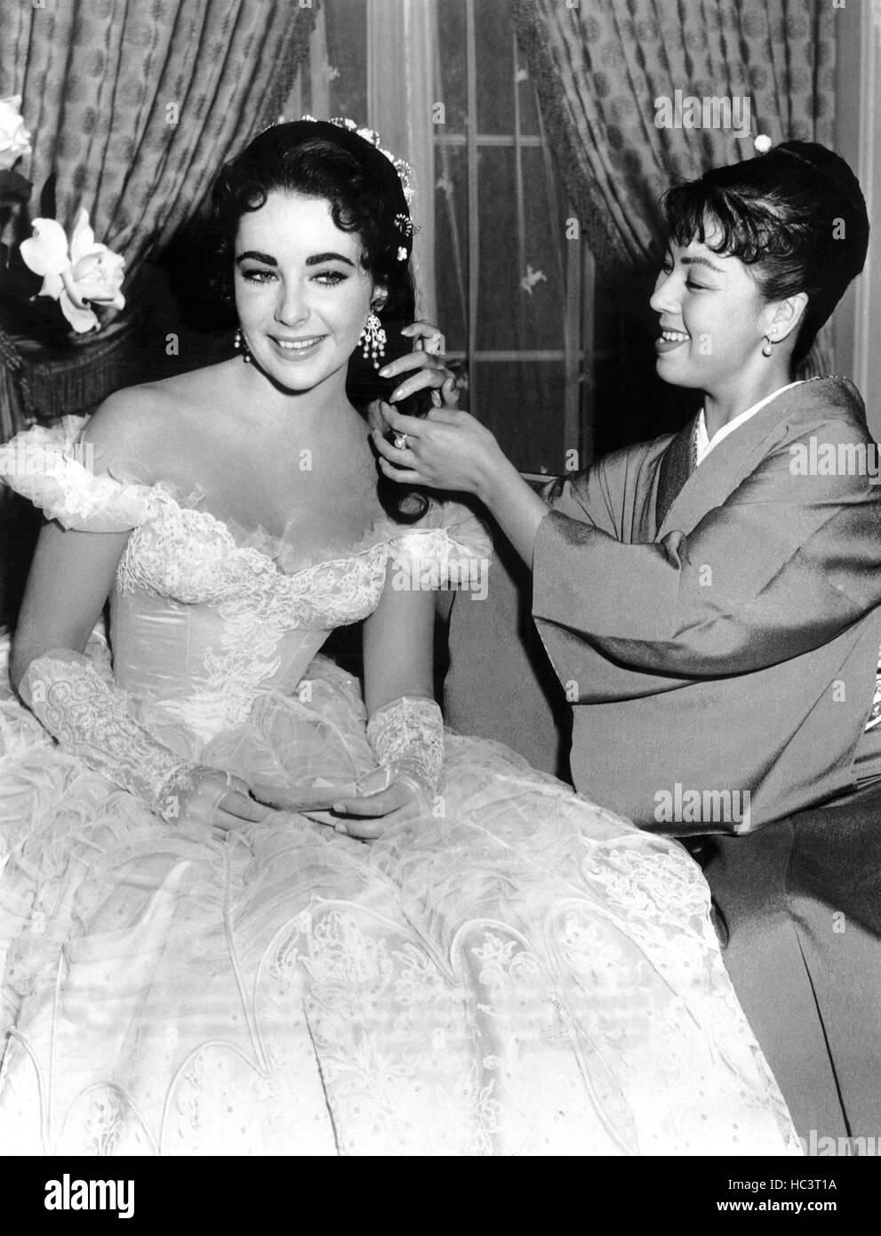 RAINTREE COUNTY, Elizabeth Taylor, left, visited on-set by Japanese ...