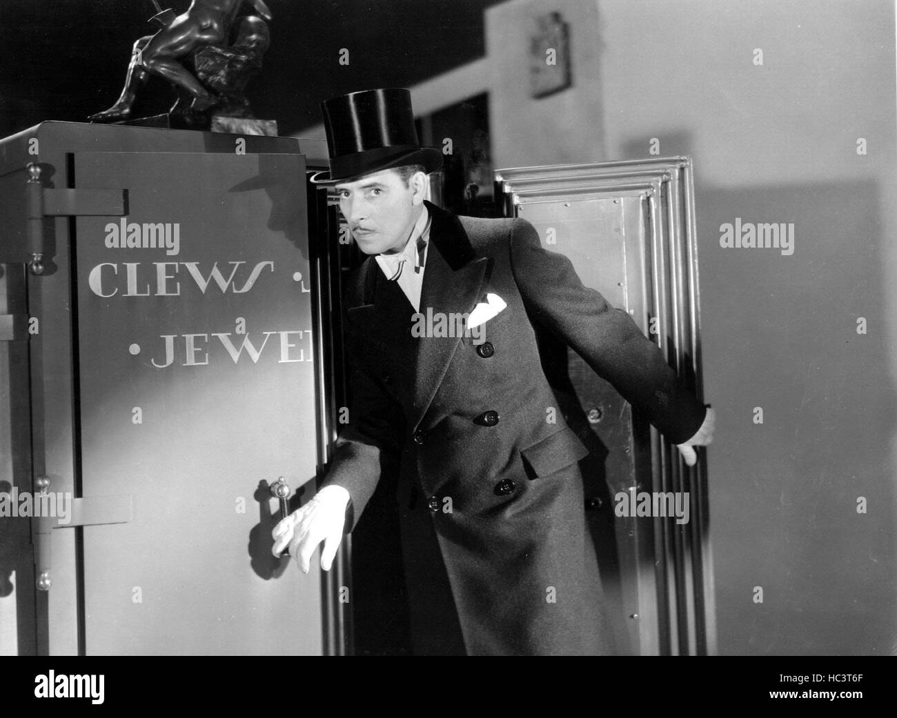 RAFFLES, Ronald Colman, 1930, stealing from a safe Stock Photo - Alamy