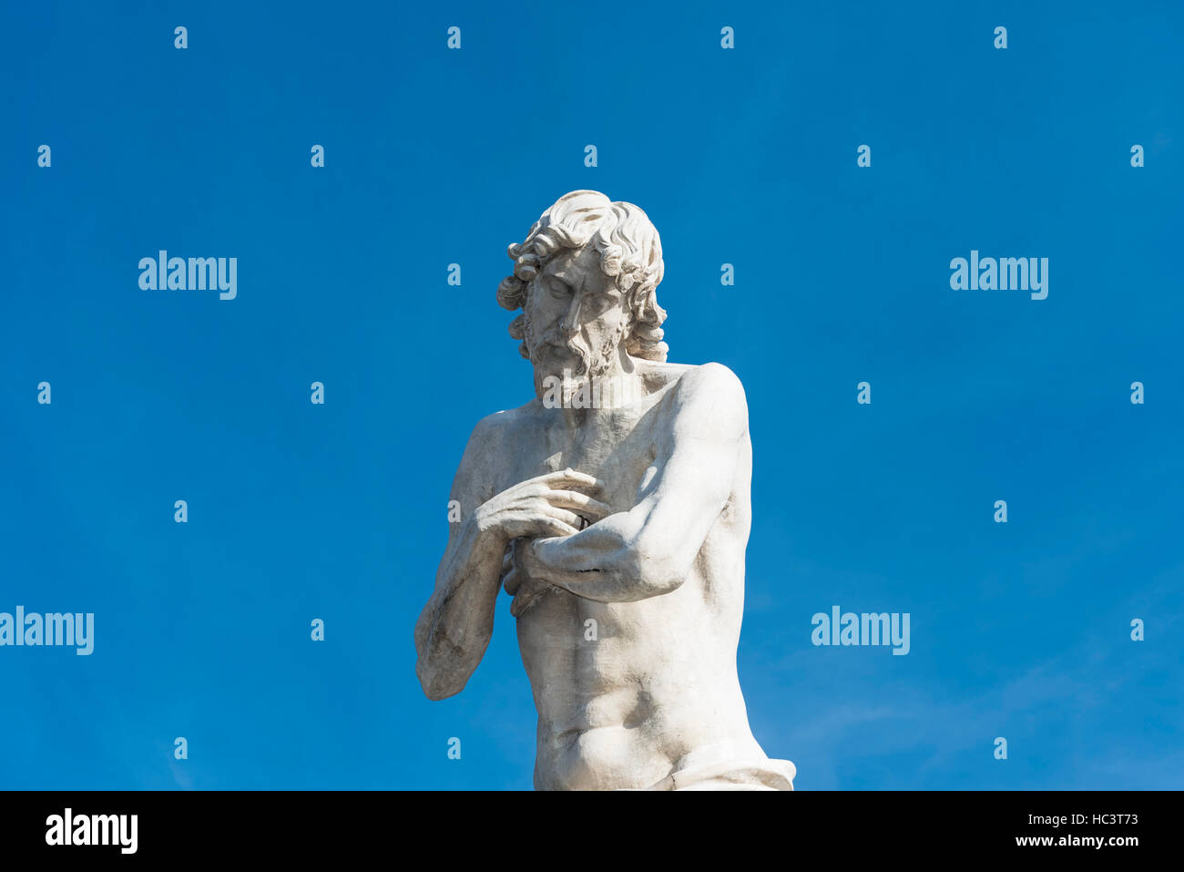 Jesus sculpture hi-res stock photography and images - Alamy