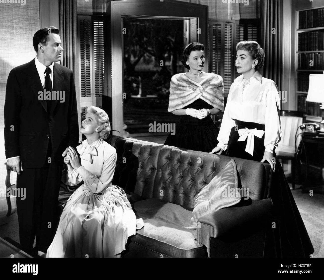 QUEEN BEE, from left, John Ireland, Betsy Palmer, Lucy Marlow, Joan ...