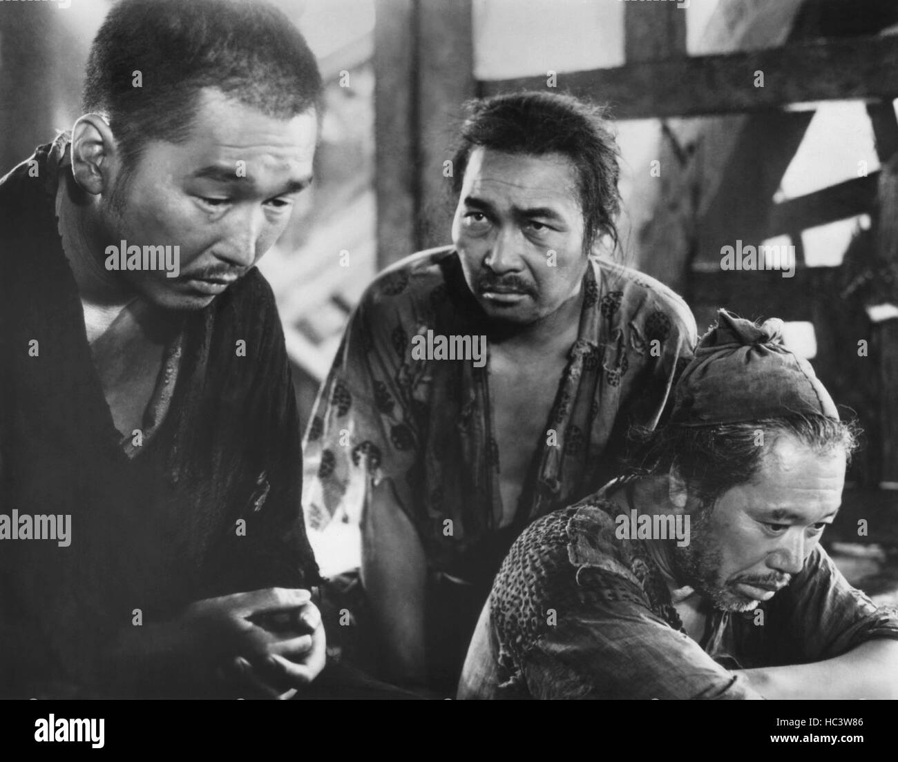RASHOMON, from left: Minoru Chiaki, Kichijiro Ueda, Takeshi Shimura ...