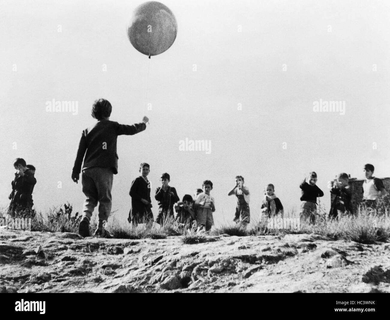 THE RED BALLOON, (aka LE BALLON ROUGE), Pascal Lamorisse, 1956 Stock ...