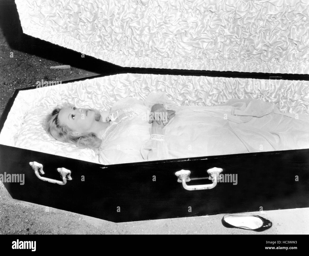 THE RETURN OF DRACULA, (aka THE FANTASTIC DISAPPEARING MAN), Norma ...