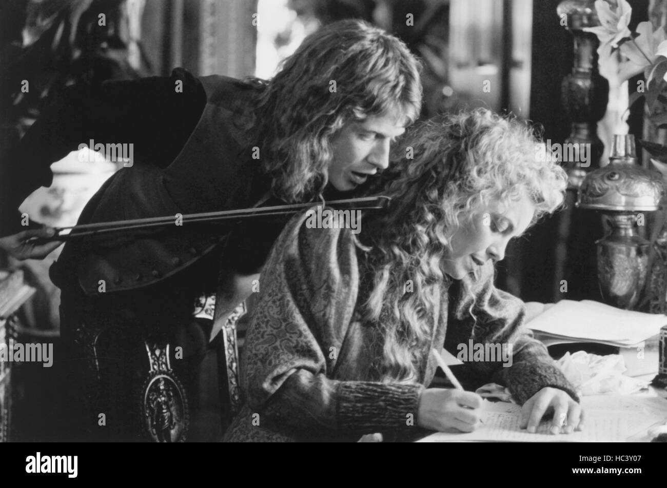 THE RED VIOLIN, (aka LE VIOLIN ROUGE), from left: Jason Flemyng, Greta ...