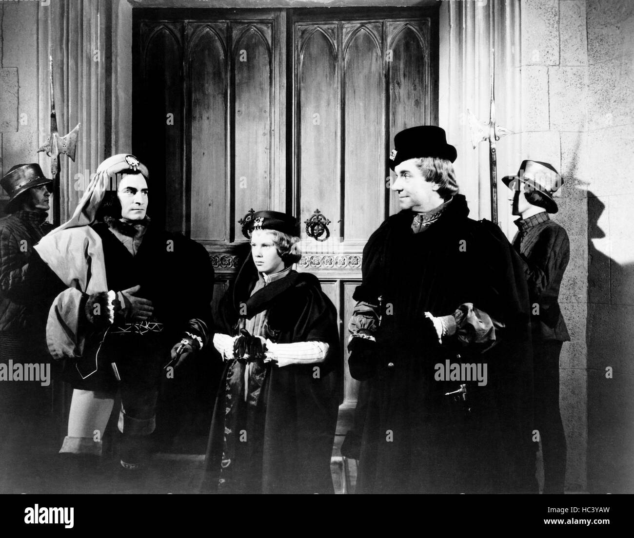 RICHARD III, from left, Laurence Olivier, Paul Huson, Ralph Richardson ...