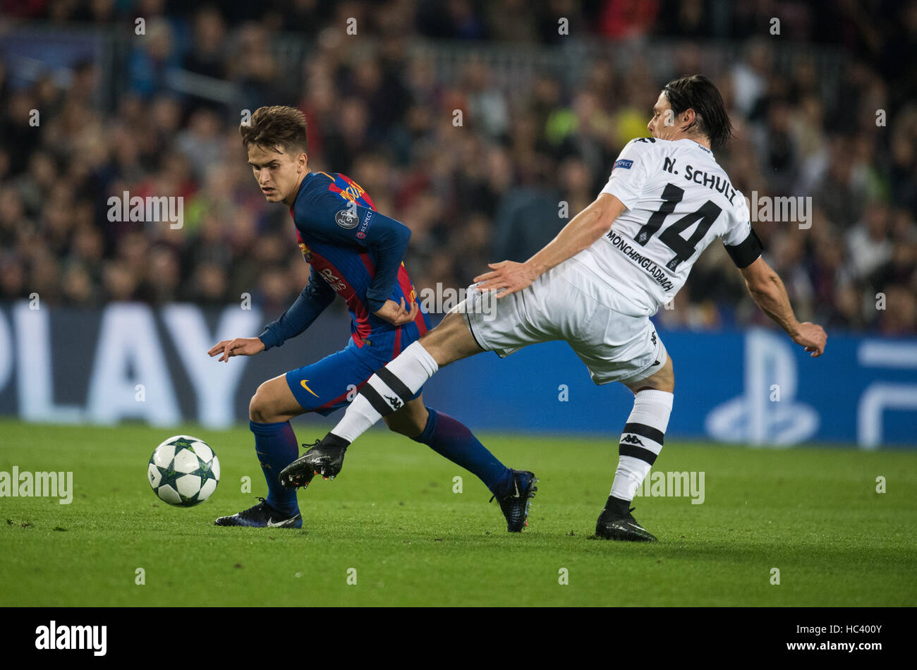Barcelona, Spain. 6th Dec, 2016. Moenchengladbach's Nico Schulz (r) and ...
