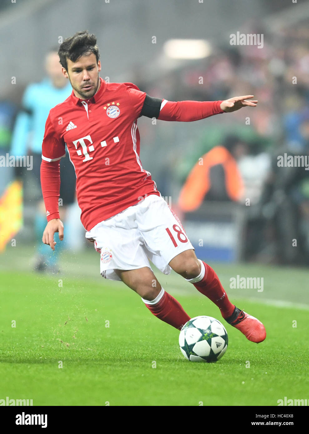 Allianz Arena, Munich, Germany. 6th Dec, 2016. Juan Bernat of FC Bayern ...