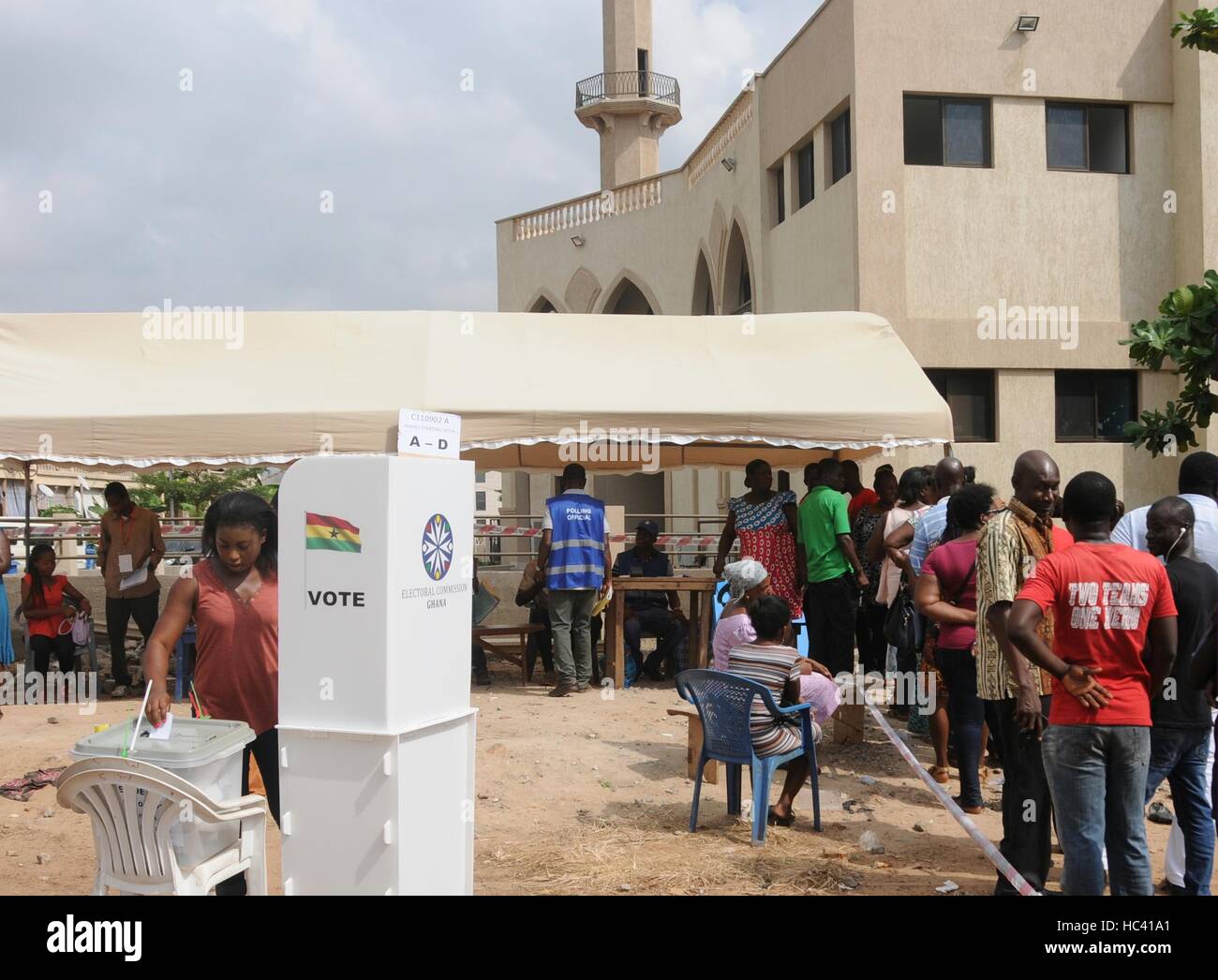 Accra, Ghana. 7th Dec, 2016. A voter casts her ballot in Accra, Ghana ...