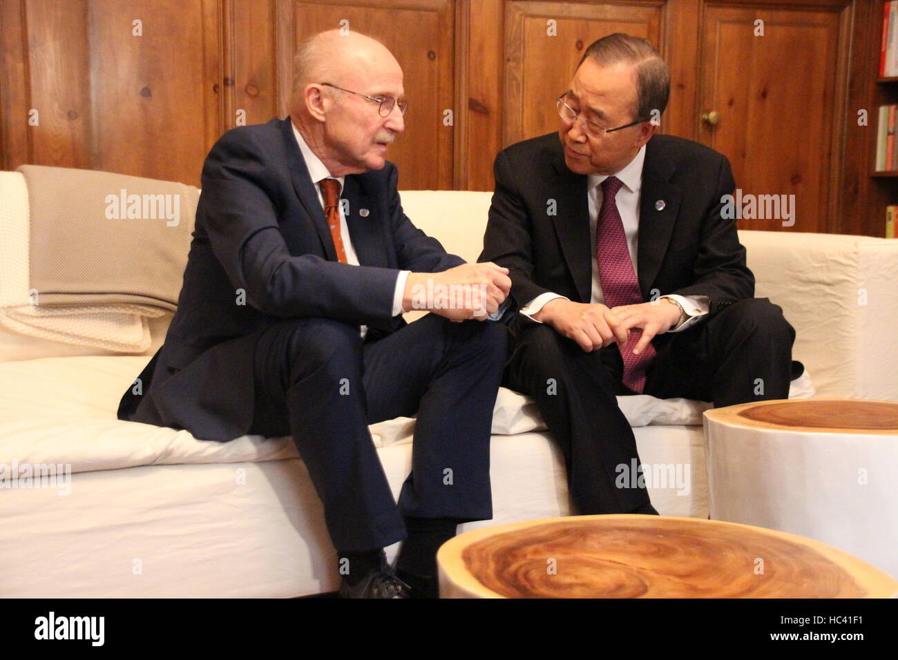 New York, Us. 06th Dec, 2016. Willi Lemke (l), United Nations Secretary ...