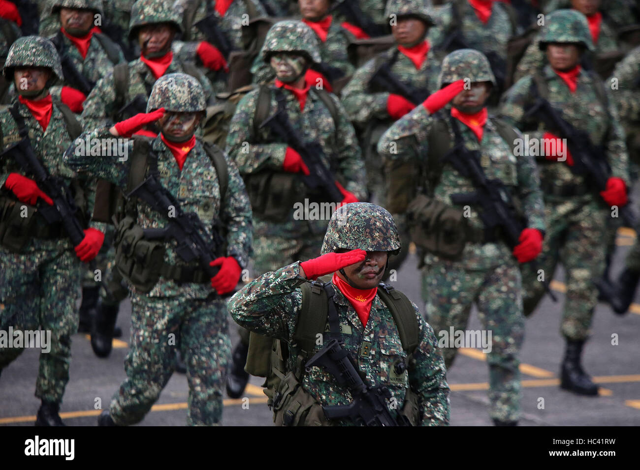 Quezon, Philippines. 7th Dec, 2016. Soldiers from the Armed Forces of ...