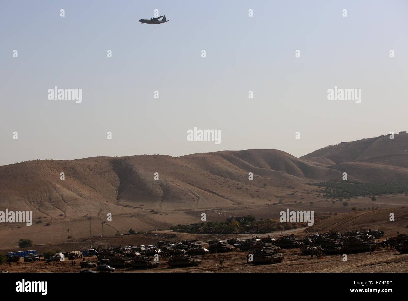 Tubas, Mideast. 7th Dec, 2016. Israeli troops take part in a military ...