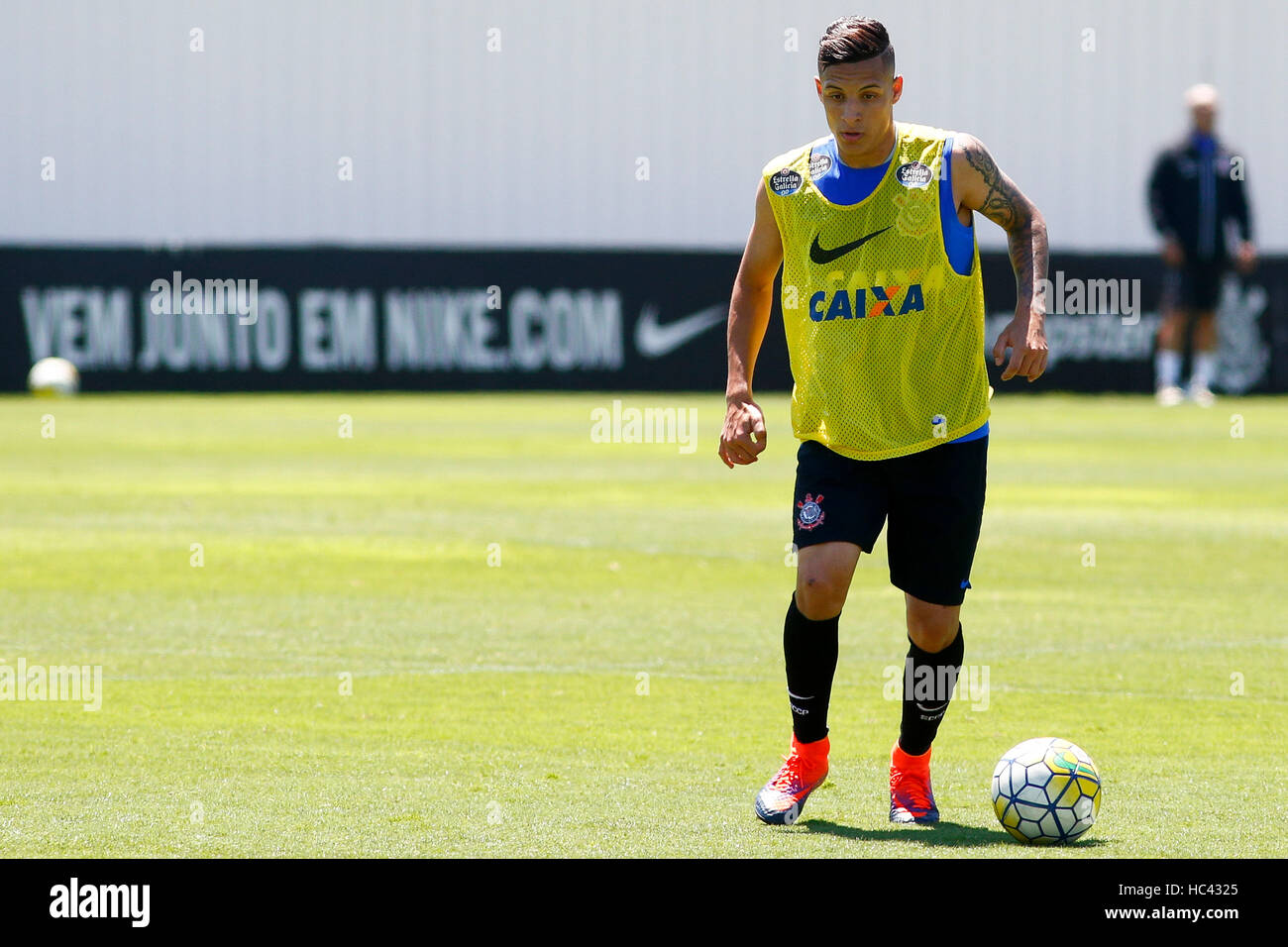 SÃO PAULO, SP - 06.12.2016: TREINO DO CORINTHIANS - William Arana ...