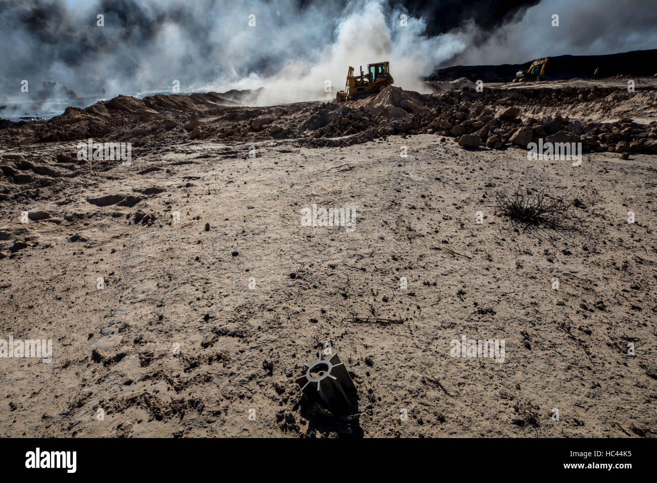 Qayyara, Ninewa Province, Iraq. 23rd Nov, 2016. An unexploded mortar ...