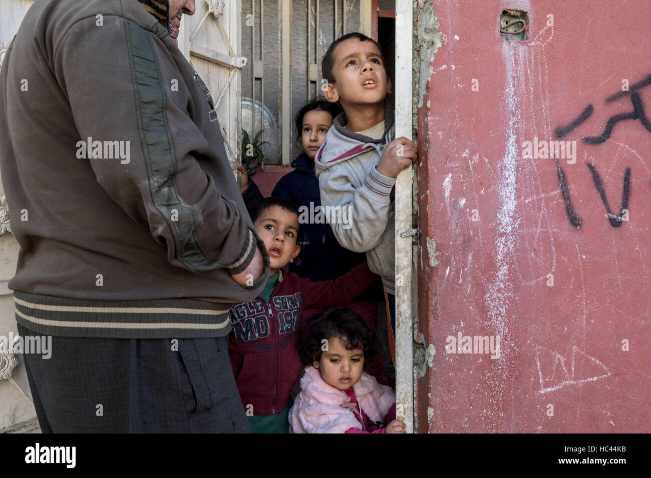 Mosul, Ninewa Province, Iraq. 25th Nov, 2016. Residents of the newly ...